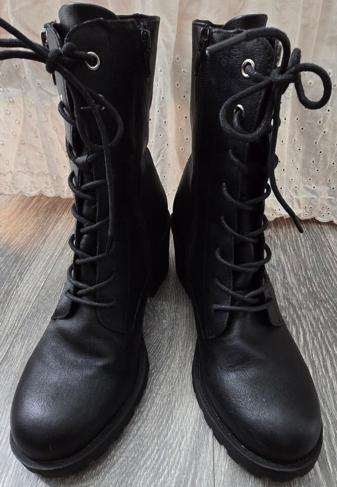 Me Too.. Womens Lace Up Black Booties ,Size 8.5 M | eBay