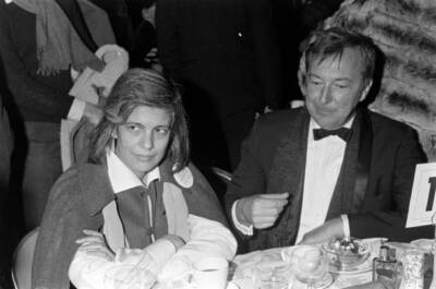 Susan Sontag and Jasper Johns attend the opening of a dance s- 1977 Old ...