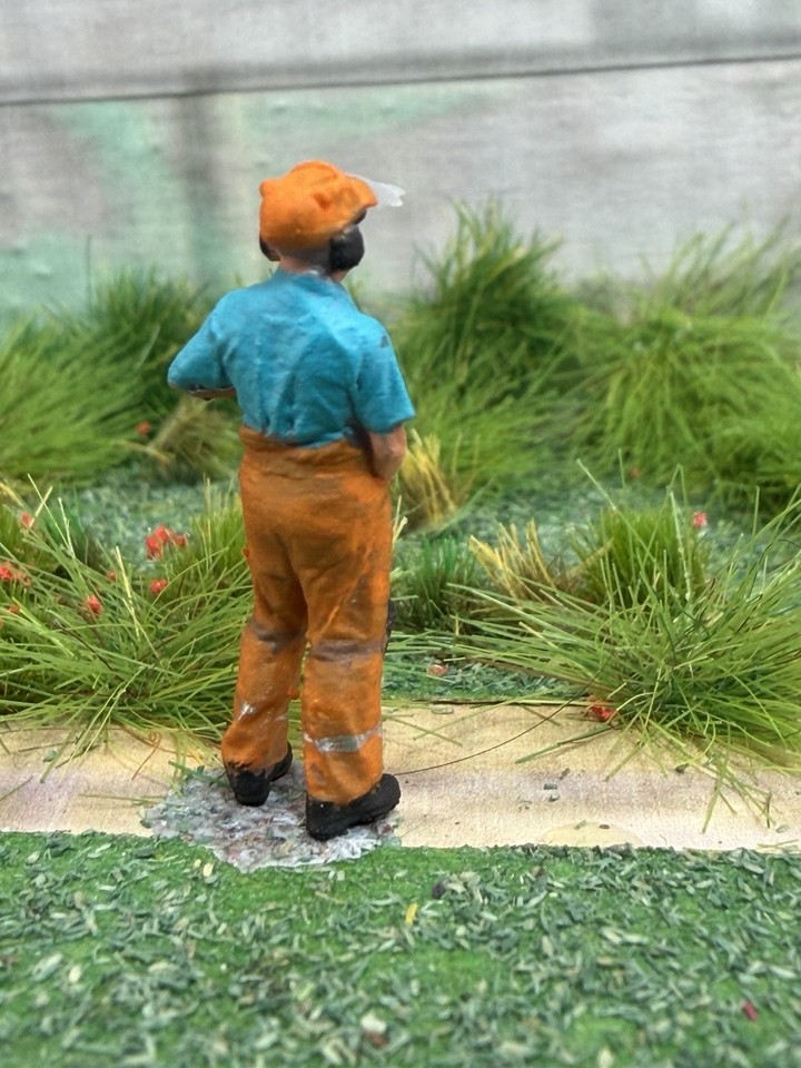 OO GAUGE MODEL Railway Worker With CHAINSAW Figure Hand Painted 3D ...