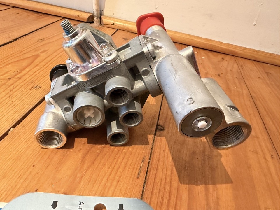 Fits HALDEX 352075001 Valve, lifting axle control 352075001 Live axle ⭐ ...