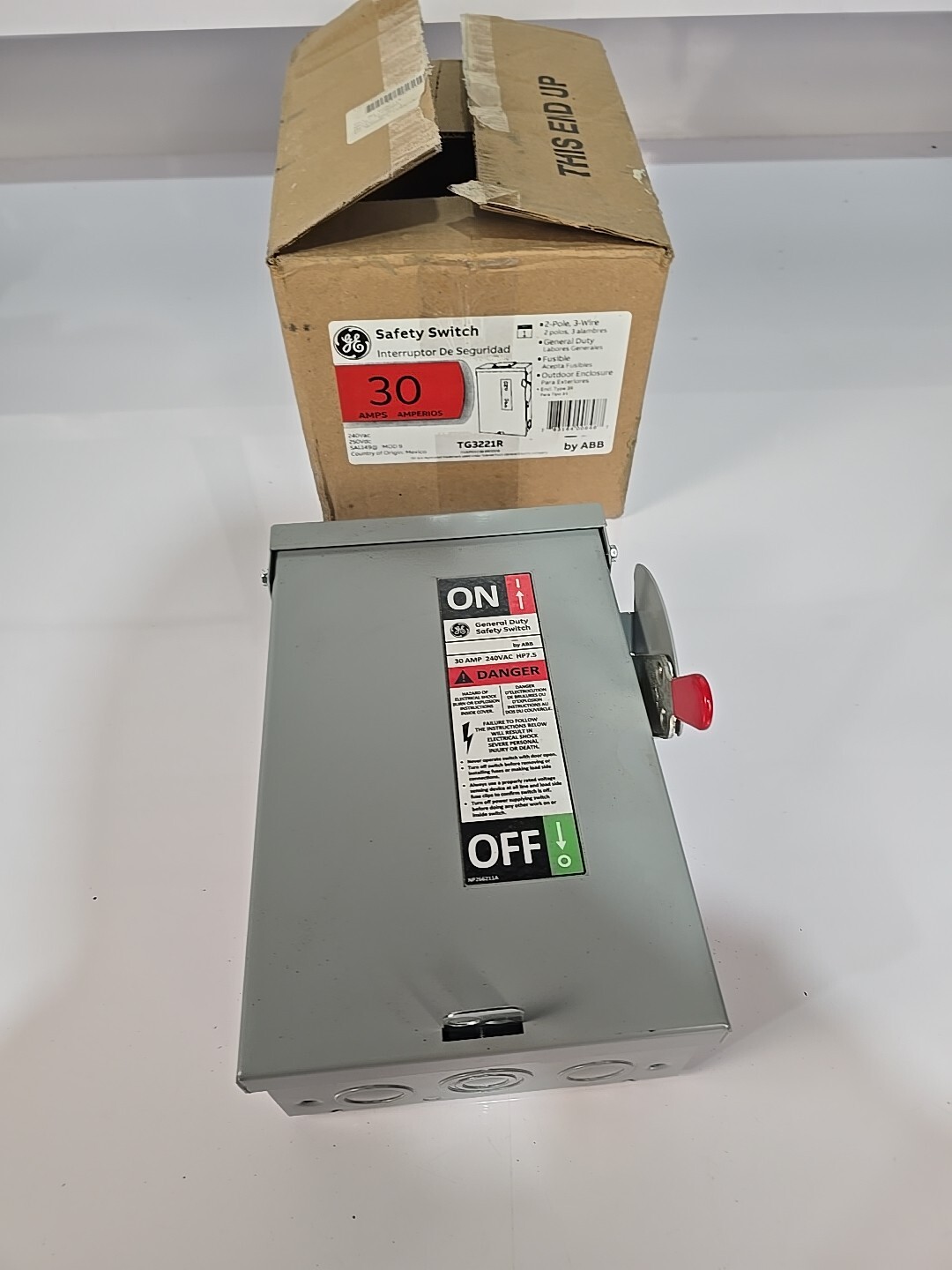GE TG3221R 30 Amp 240 VAC 2 Pole NEMA 3R Outdoor Fusible Safety Switch ...
