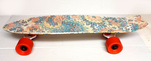 Globe Bantam "Penny Skateboard" Cruiser with classic fishtail - Peacock ...