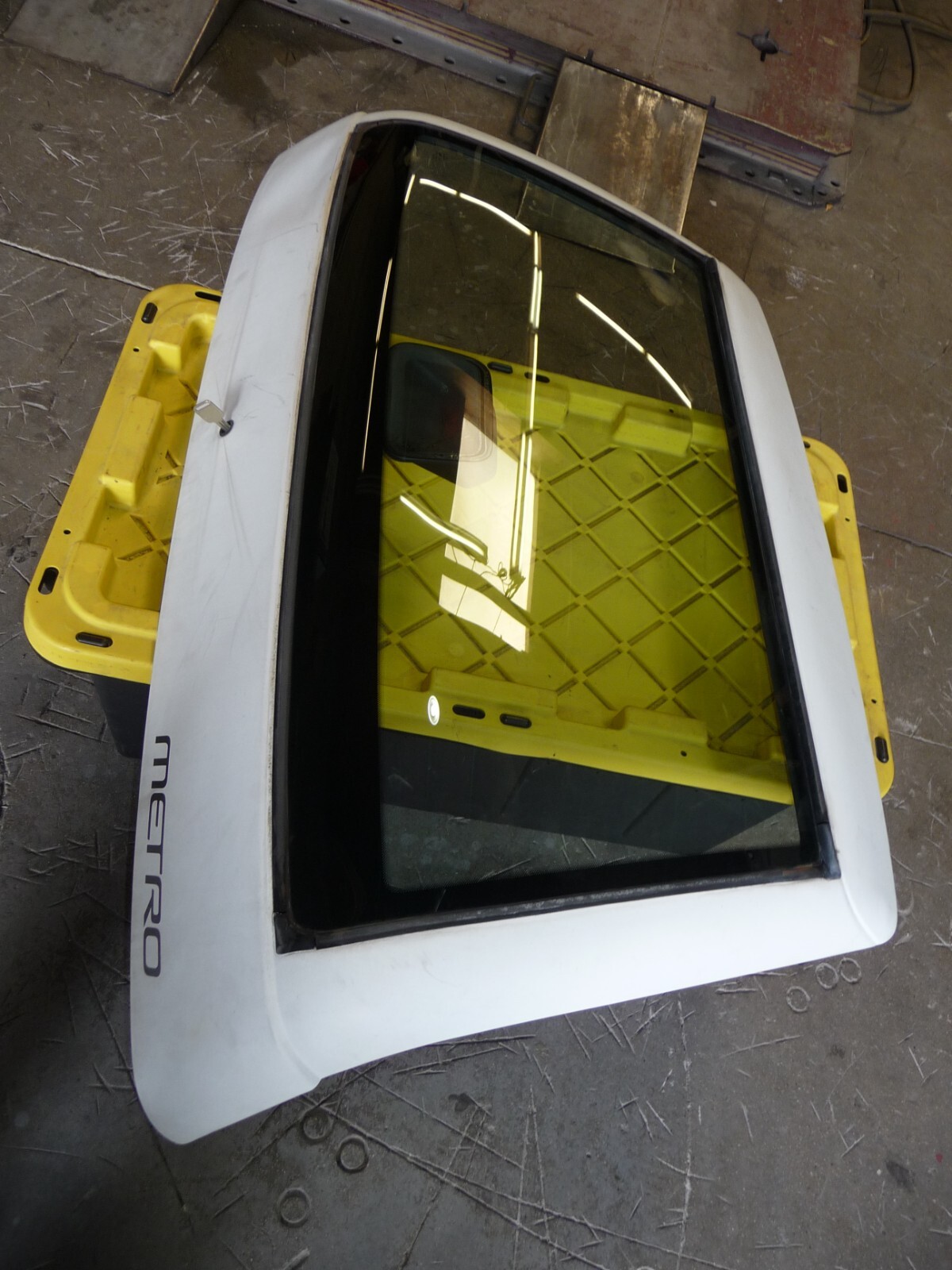 Geo metro white xfi rear hatch lid with glass trunk lid | eBay