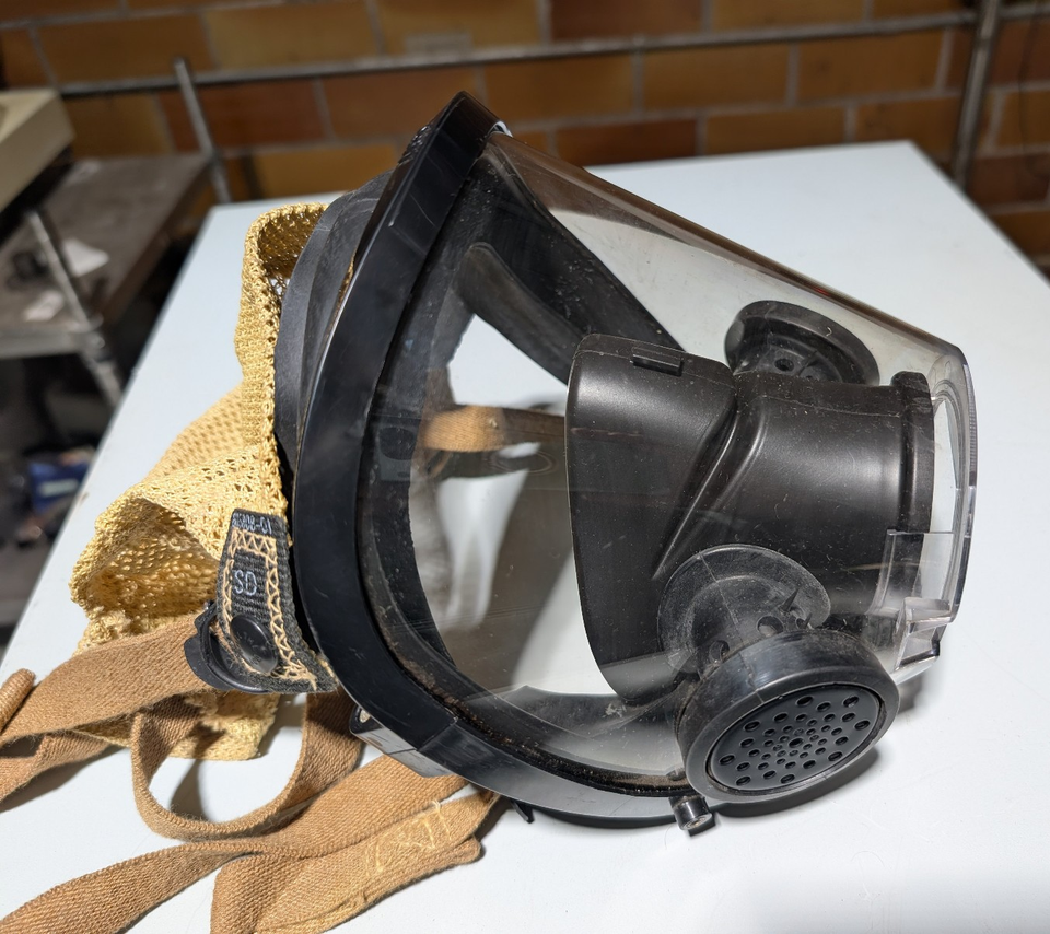 Scott AV-3000 Firefighter Mask w/ Netting, Medium Size | eBay