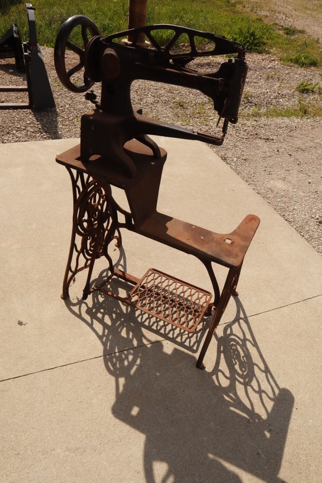 Used Antique Singer Cobbler 29-4 Sewing Machine With Stand PICKUP ONLY ...
