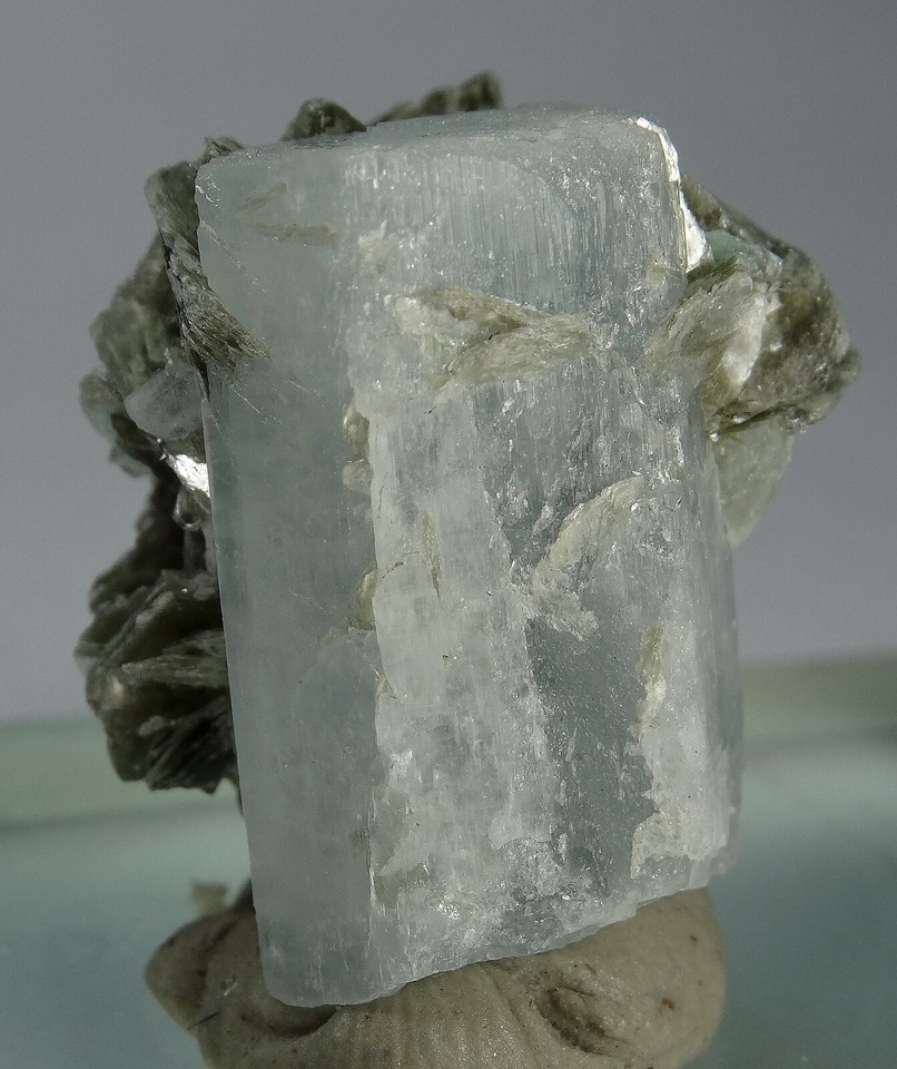 AQUAMARINE -56 CARATS AQUAMARINE var BERYL WITH MICA FELDSPAR PAKISTAN ...