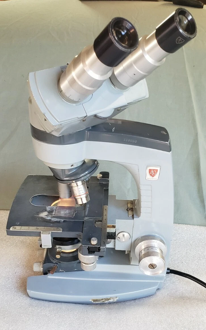Illuminator Microscope