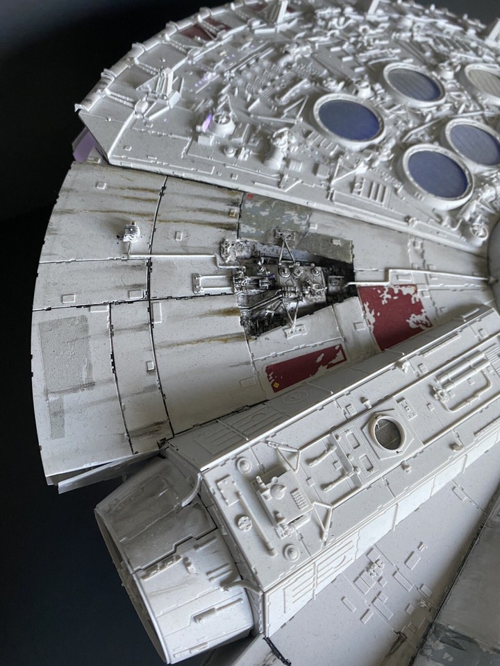 ALREADY ASSEMBLED BANDAI PERFECT GRADE 1/72 MILLENNIUM FALCON Kit 1:72 ...