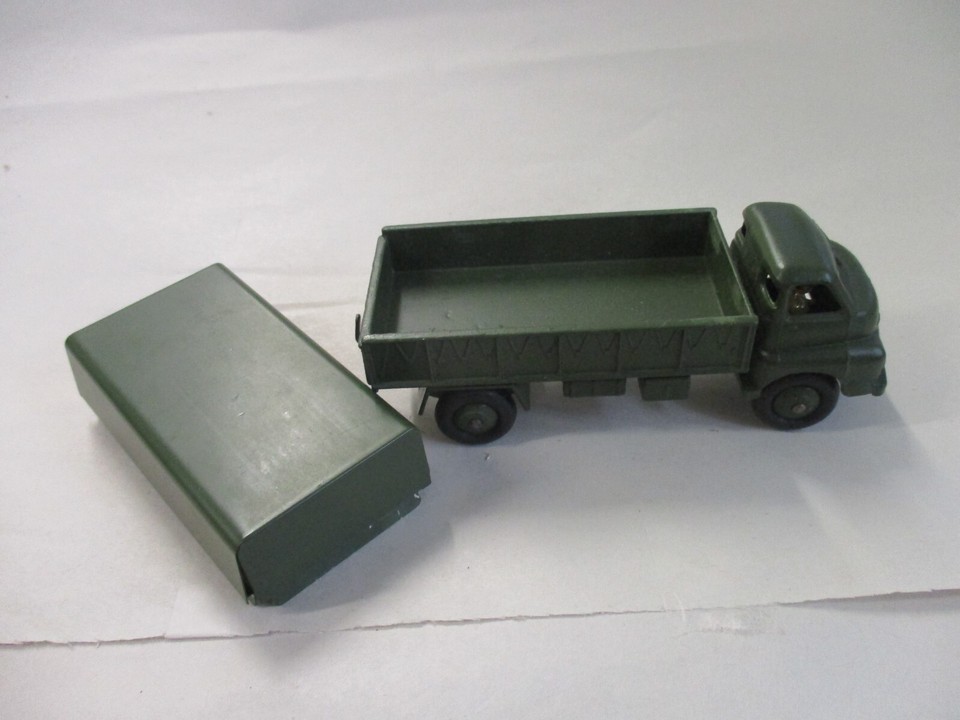DINKY TOYS ARMY COVERED WAGON TRUCK & 1-TON ARMY TRUCK WITH BOXES 621 ...