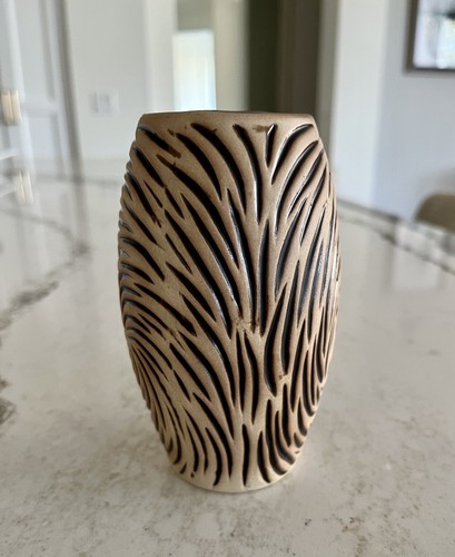 POTTERY CERAMIC VASE ART DECOR TAN BROWN GROOVES ZEBRA SWIRL PATTERN ...
