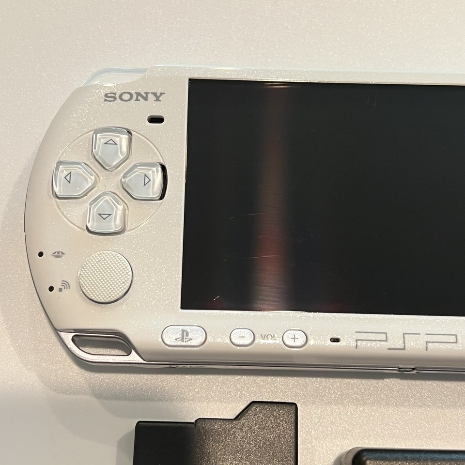 PEARL WHITE Sony PSP 3000 System w/ Charger & 16gb Memory Card Bundle ...