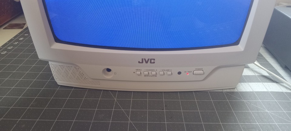 Vintage JVC 13" C-13211 Retro Gaming Color CRT TV 2001 Excellent Cond w ...