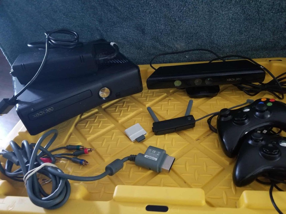 Xbox 360 Console 120g Hard Drive With Kinect And Two Controllers And ...