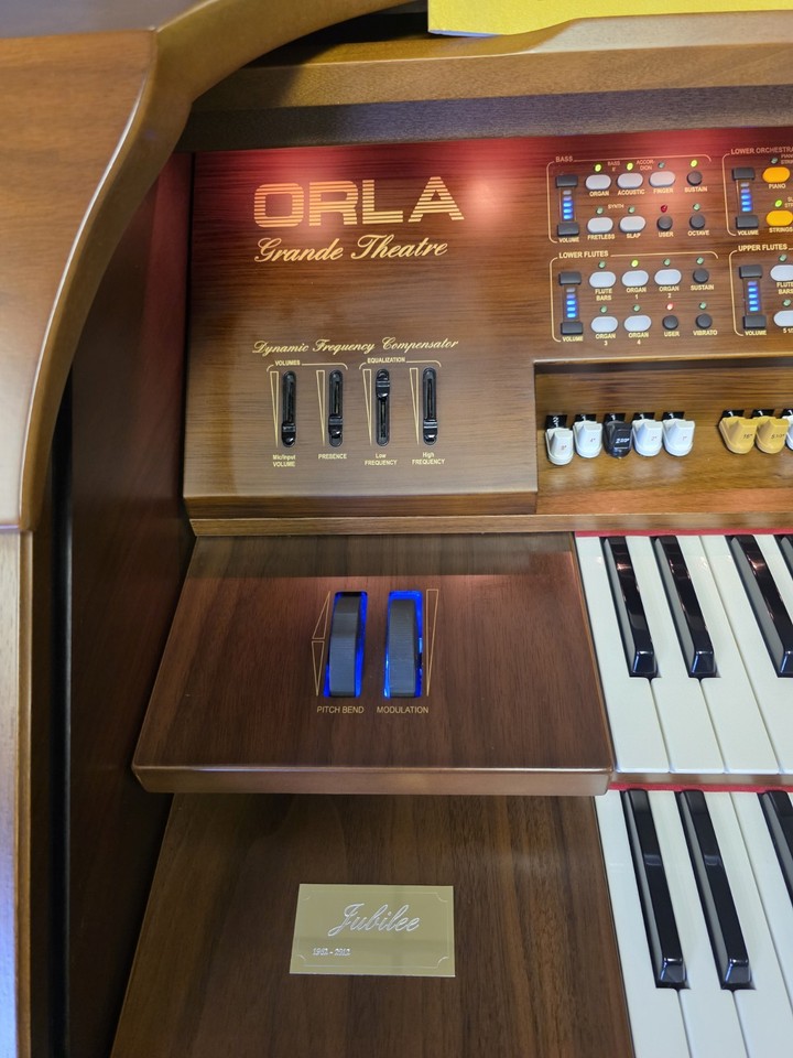 Orla Grand Theatre Jubilee Organ, Immaculate With Disk Drive | eBay UK
