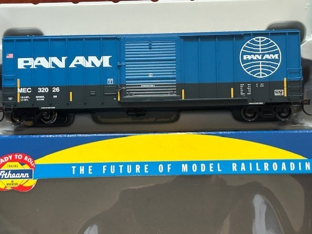 PAN AM AIRLINES OUTSIDE POST 50ft FMC BOXCAR HO SCALE " PAN AM GLOBE ...