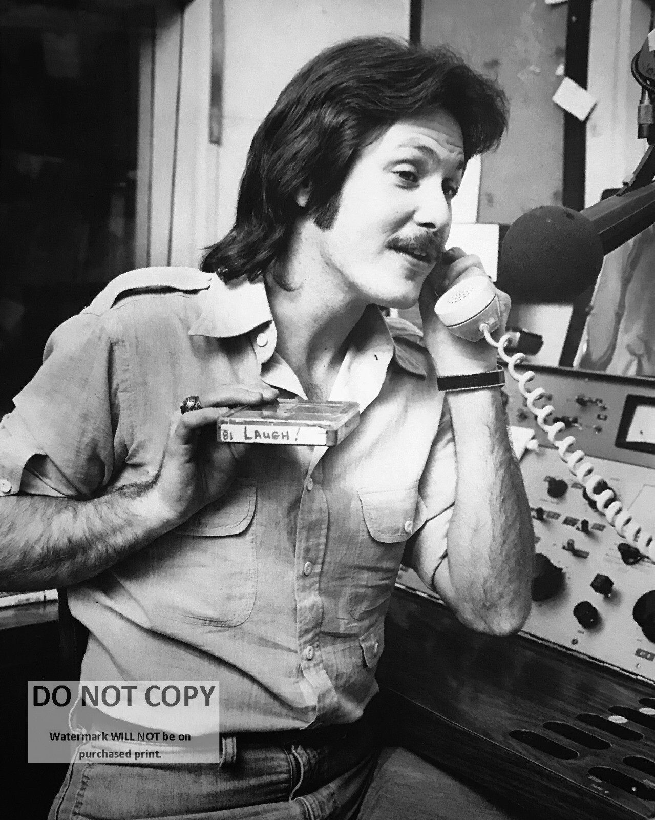 RICK DEES AT WHBQ RADIO IN MEMPHIS CIRCA 1977 - 8X10 PUBLICITY PHOTO ...