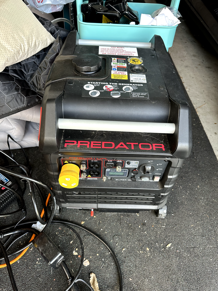 Predator Generators 3500W Super Quiet Inverter Generator 792363635844 ...