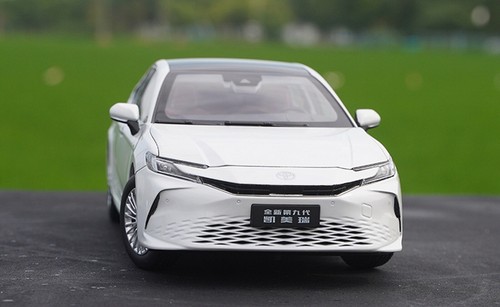 1/18 Scale Toyota Camry 2024 9th Generation White Diecast Car Model Toy ...