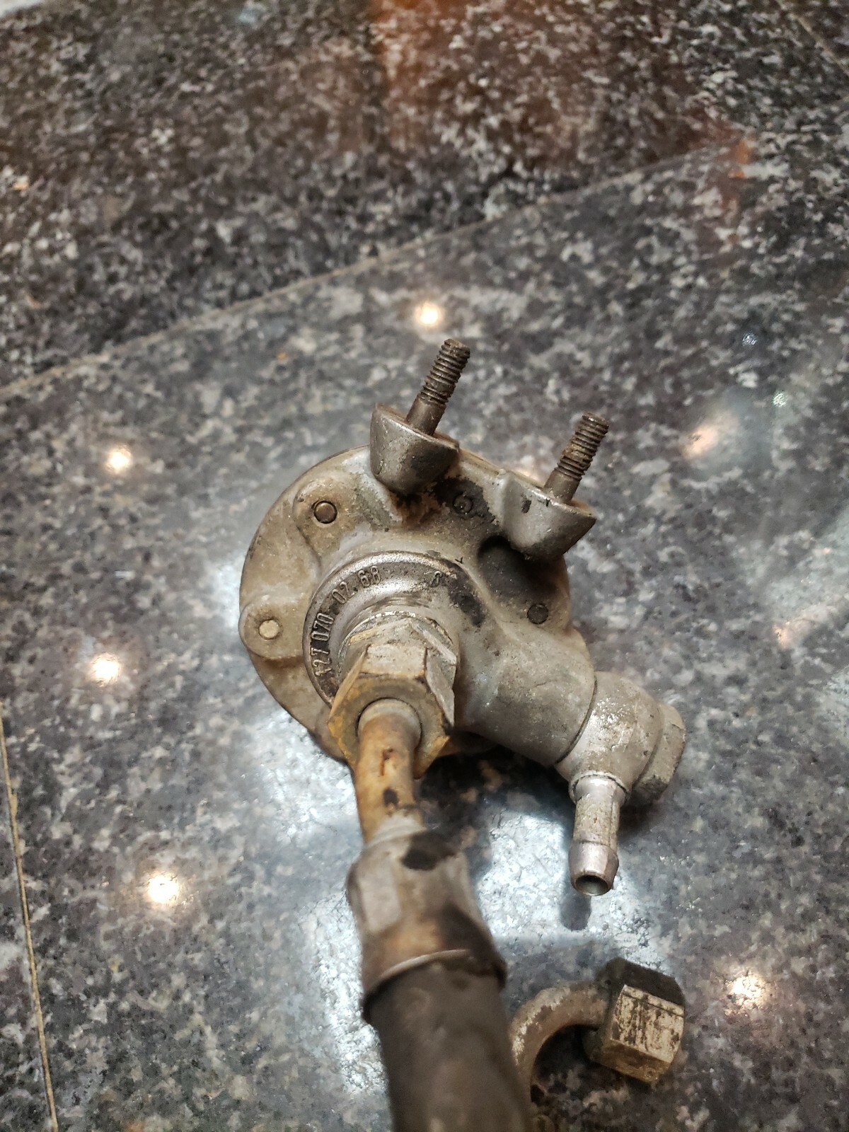 Mercedes Fuel Backflow Damper Regulator & Hose 1270780291 1270700268 ...