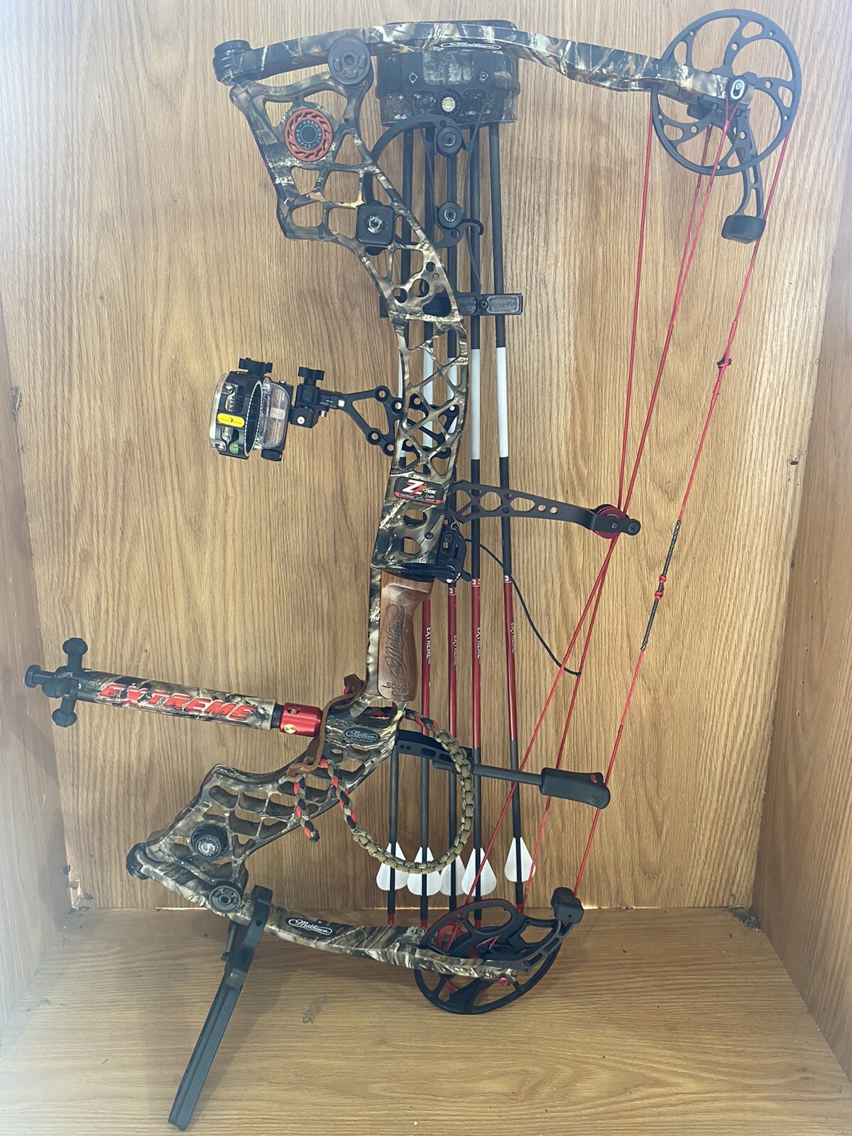 Mathews Z7 Extreme 29”/70# Compound Bow with Complete Set up Ready To ...