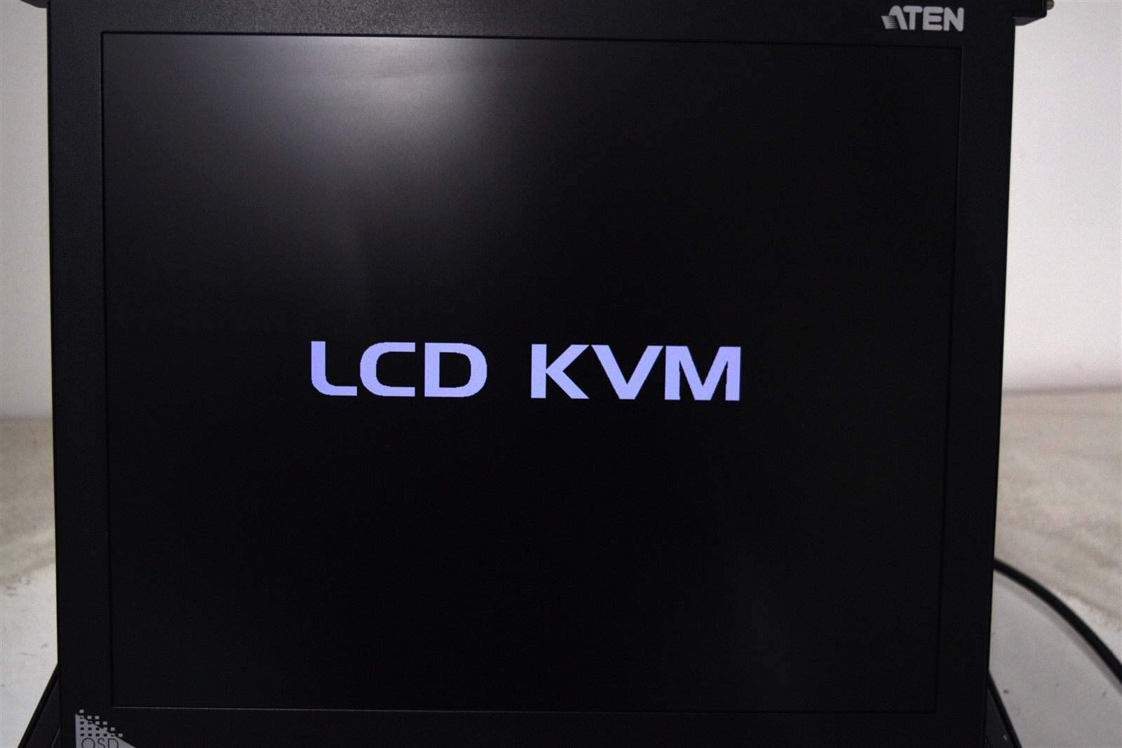 Aten 17" MasterView Max Slideout LCD Console CL1000M | eBay