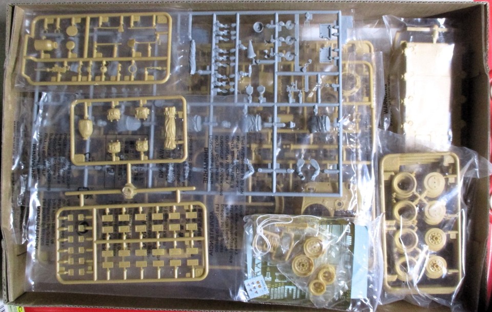 Bronco M-24 CHAFFEE US Light Tank w/ CREW 1/35 Model kit MIB | eBay