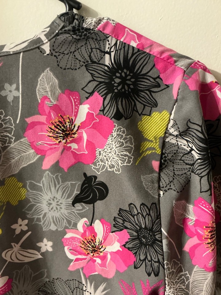 Scrub Top - GT brand, size SMALL, Beautiful flower print | eBay