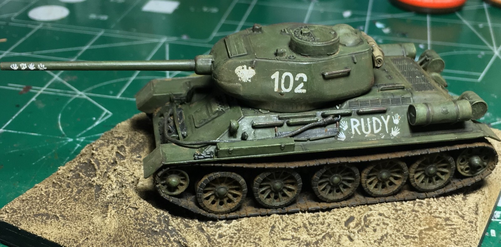 1/72 built T-34 / 85 Polish Army "RUDY" from the TV Show Four Tankmen ...