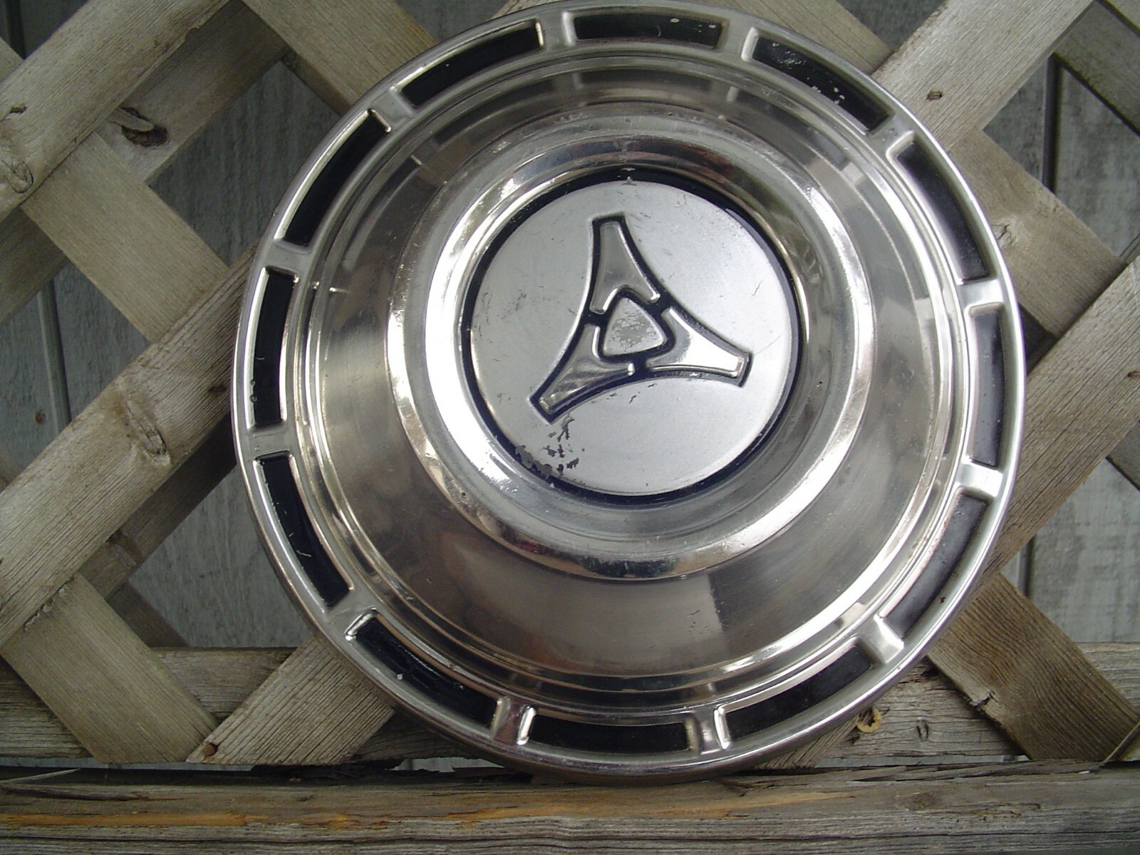 ONE VINTAGE PLYMOUTH DODGE CHRYSLER POLICE HUBCAP WHEEL COVER CHARGER ...
