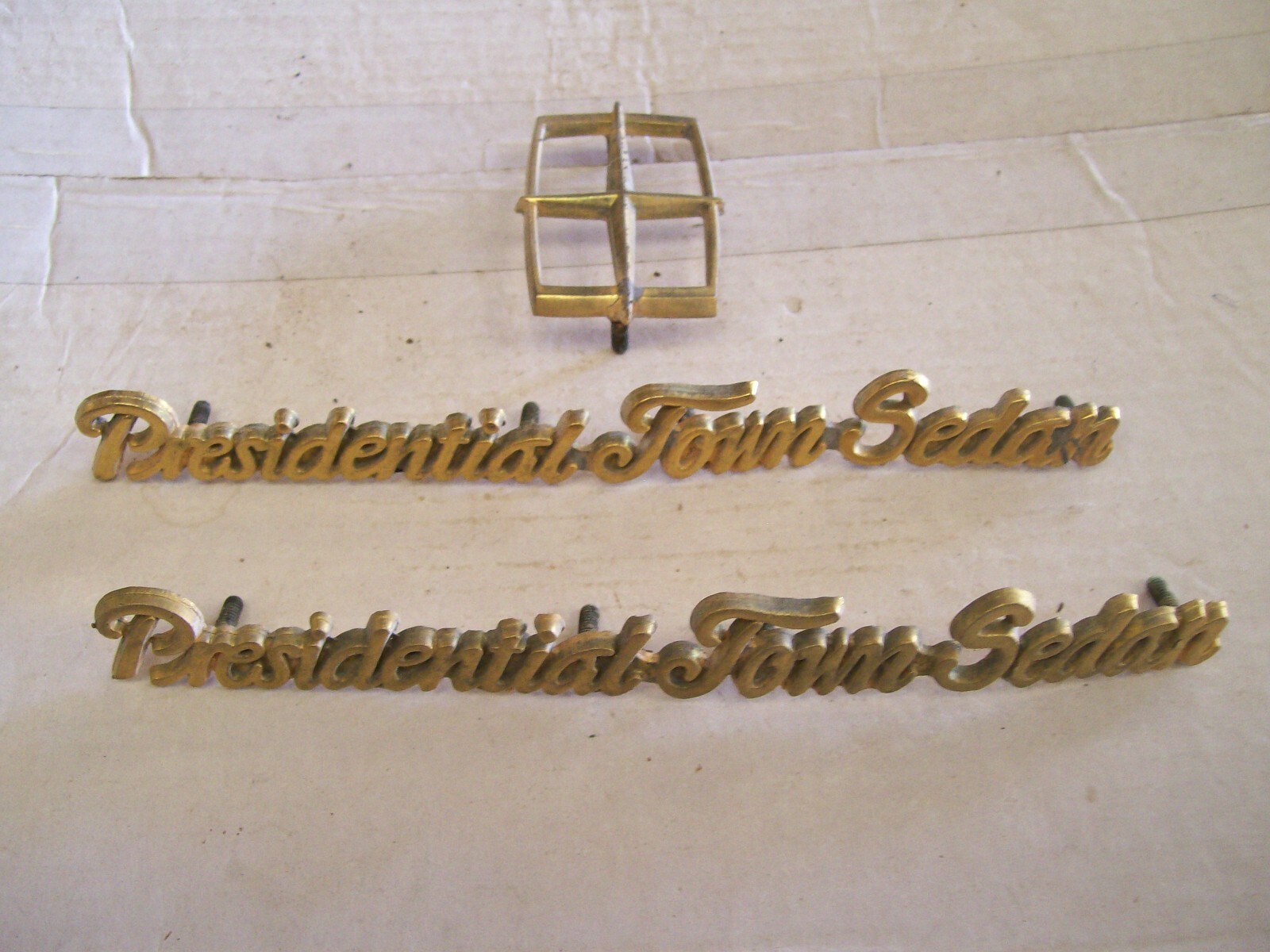 LINCOLN PRESIDENTAL TOWNSEDAN GOLD ROOF SCRIPT ORNAMENT EMBLEM | eBay