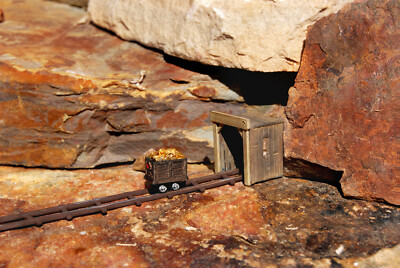 N Scale Mine Cart Madness With Snack Tracks & Tunnel Painted Set | eBay