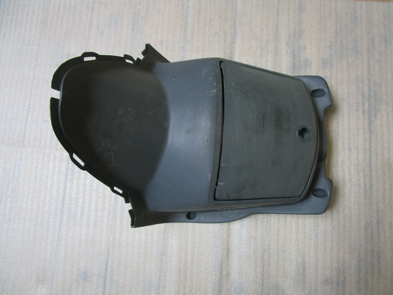 ER. Adly Jet 50 Her Chee Sasy Cat 50 Leg Shield Interior Storage ...