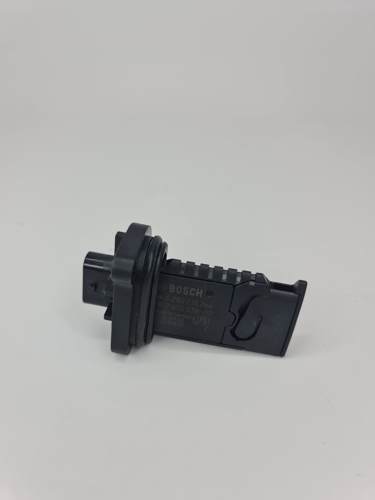 2012-2020 BMW 13-62-7-602-038 BMW 13627602038 Mass Air Flow Sensor ...