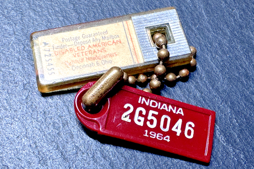 ~1964 TWO DISABLED AMERICAN VETERAN PLASTIC GUARANTEED RETURN KEY FOBS ...
