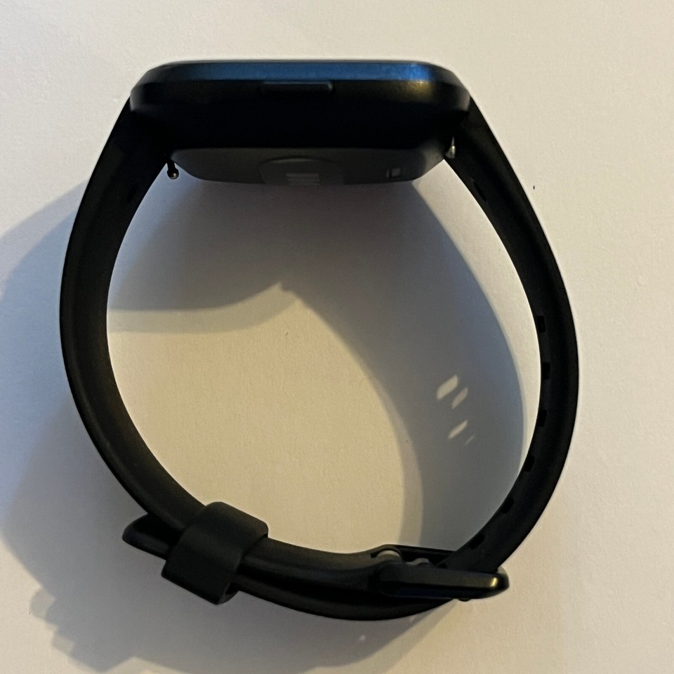 Fitbit Versa - Health & Fitness Smart Watch Activity Tracker Silver ...