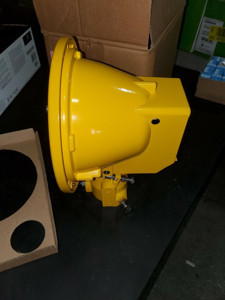 Adb Airfield Runway Edge Stop Bar Elevated Light ADB fae-1-200-r | eBay