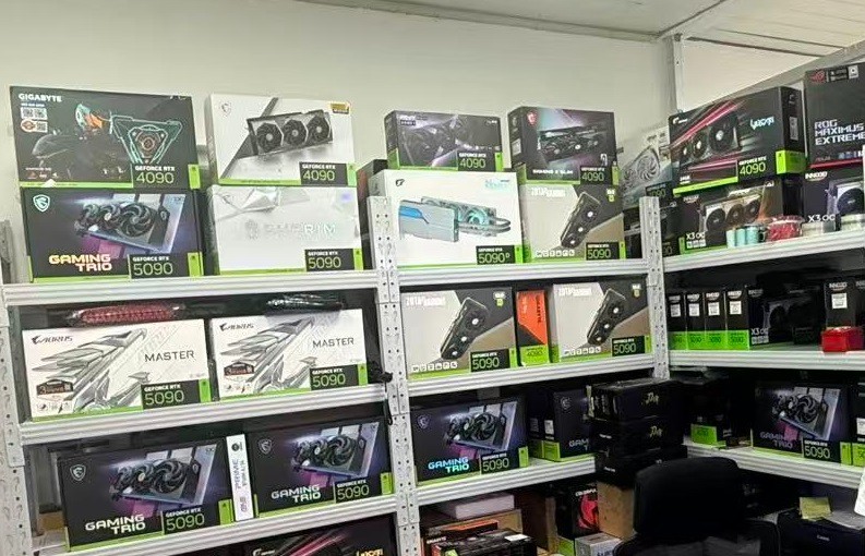 BrandNew Nvidia RTX 5090 32Gb Graphics Card with Turbo Blower for AI ...