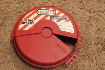 Master Lock Model 482 Rotating Gate Valve Lockout, Fits 4-6.5" Handles ...