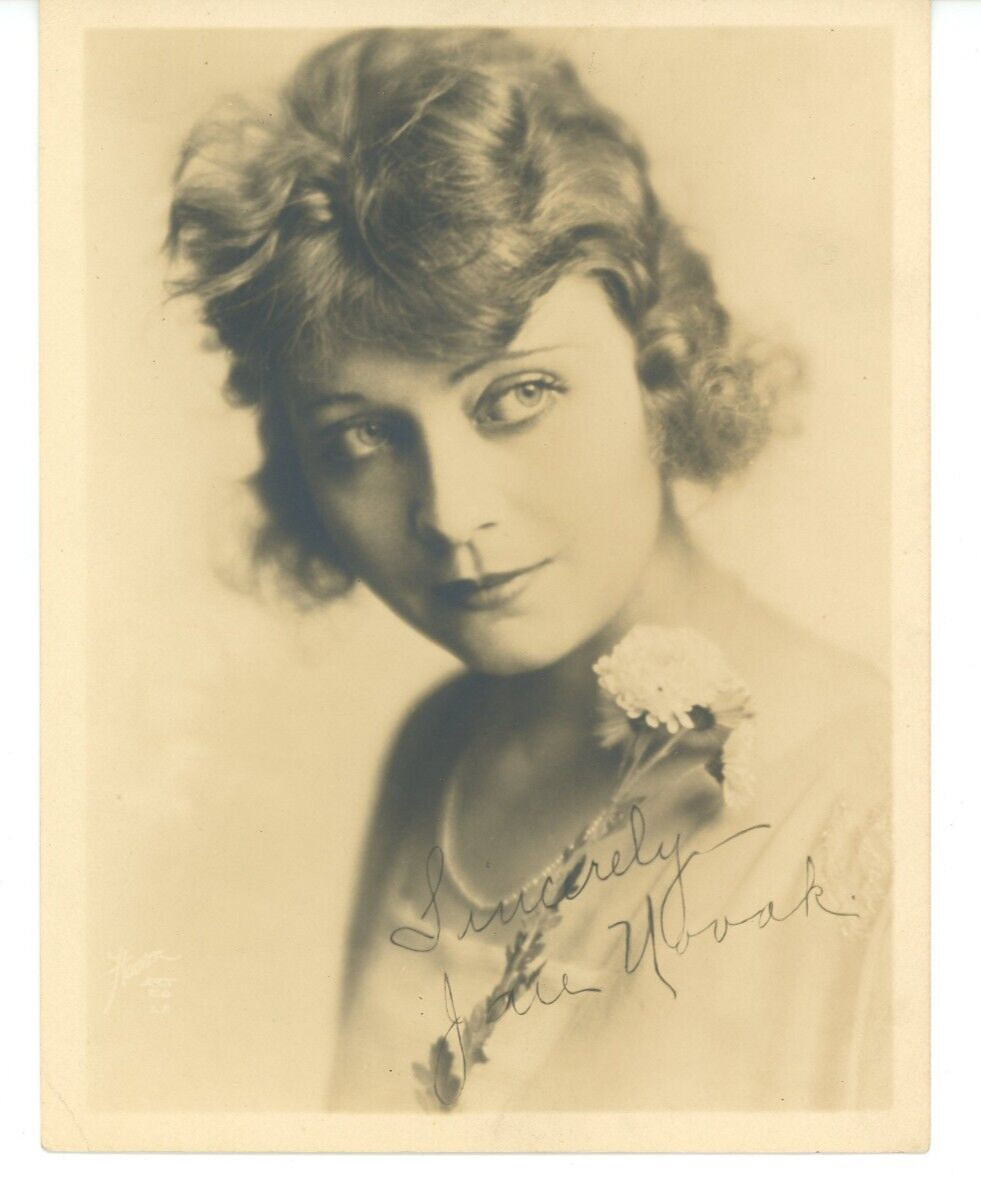 Jane Novak's Instagram, Twitter & Facebook on IDCrawl