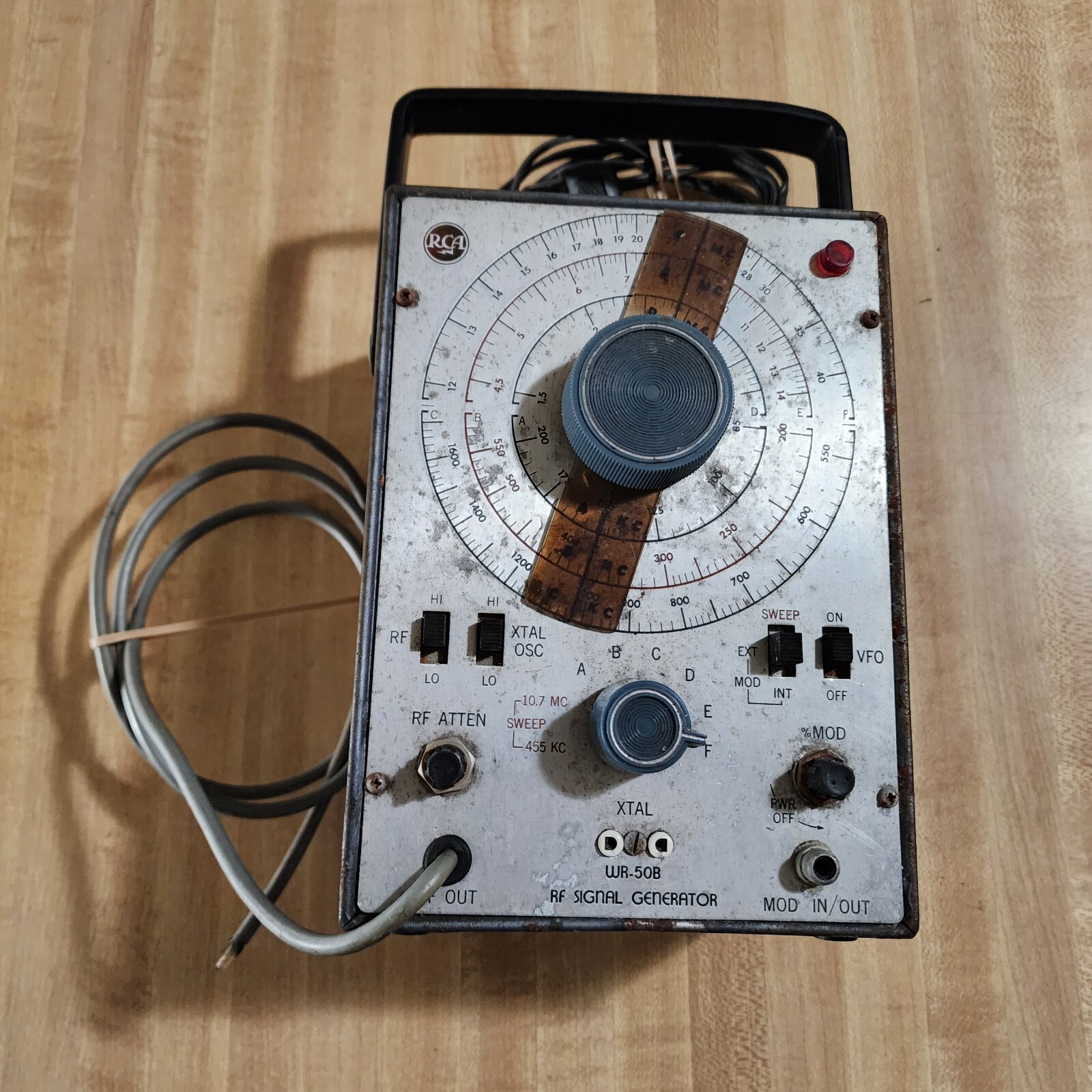 Vintage RCA RF SIGNAL GENERATOR Type WR-50B 105-130 volts 50-60 Hz 15W ...