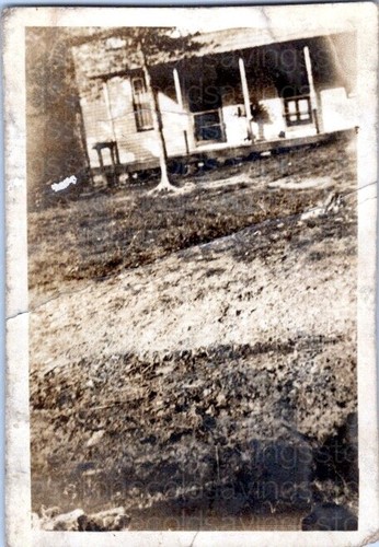 VINTAGE 1930S B&W FOUND PHOTO CANDID ACCIDENT DEPRESSION FARM HOUSE ...