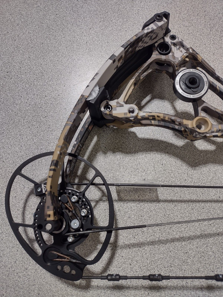 BOWTECH CORE SR COMPOUND BOW...RIGHT HAND... ELEVATED II CAMO | eBay