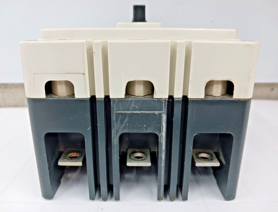 EATON 20 AMP CIRCUIT BREAKER 3 POLE 600 VAC HFD3020 | eBay
