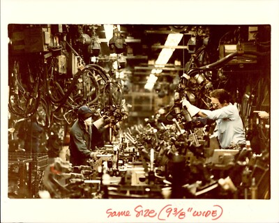 LD349 1984 Orig Color Photo FORD MOTORS PLANT ASSEMBLY LINE PRODUCTION ...