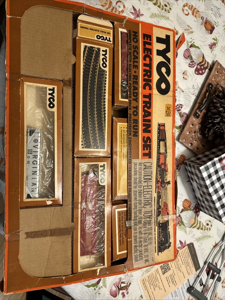 Tyco Vintage Santa Fe train set Ho With Track & Accessories Untested ...