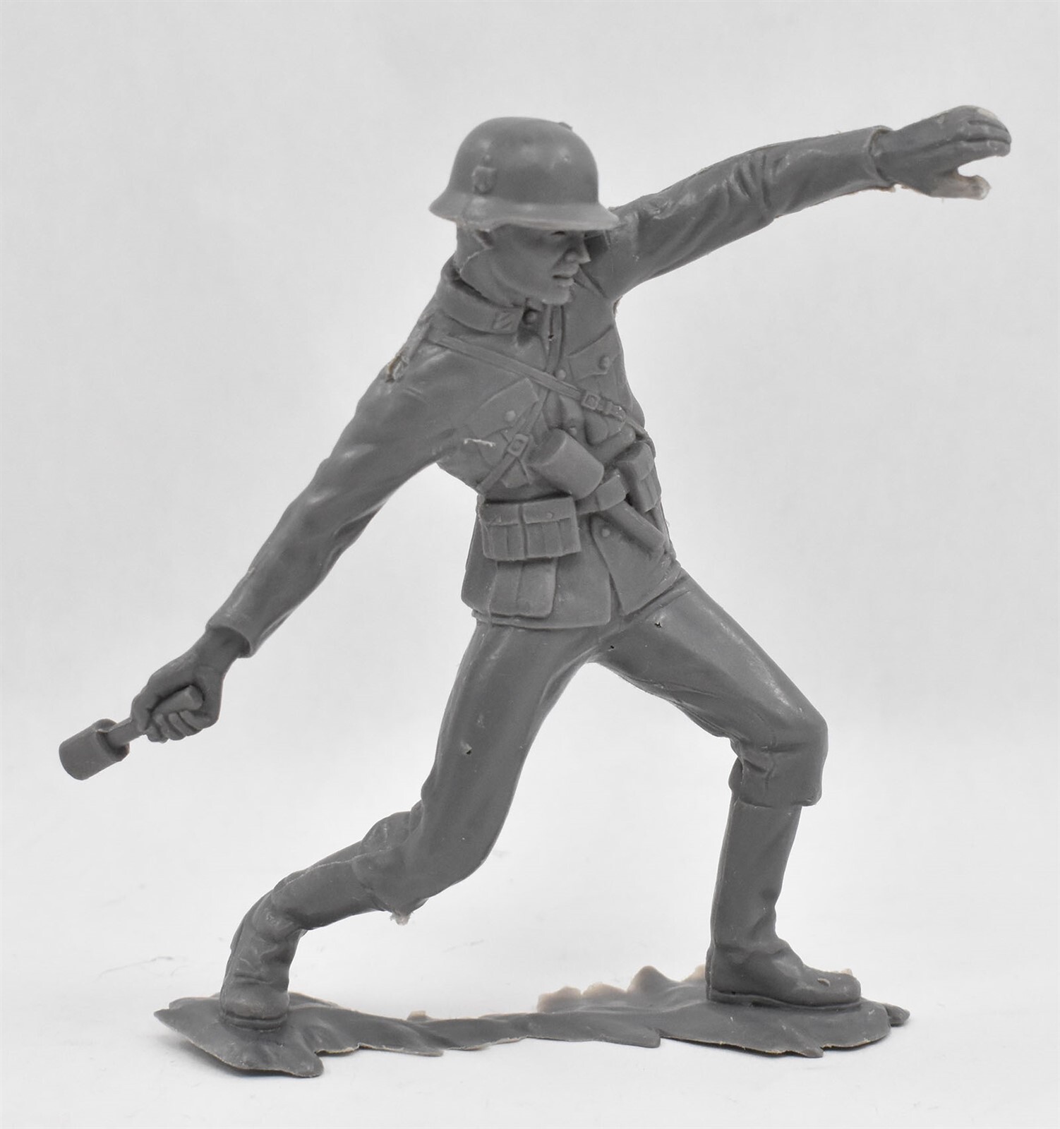Marx WWII 6" German Soldier Throwing Grenade Plastic Army Men Toy ...