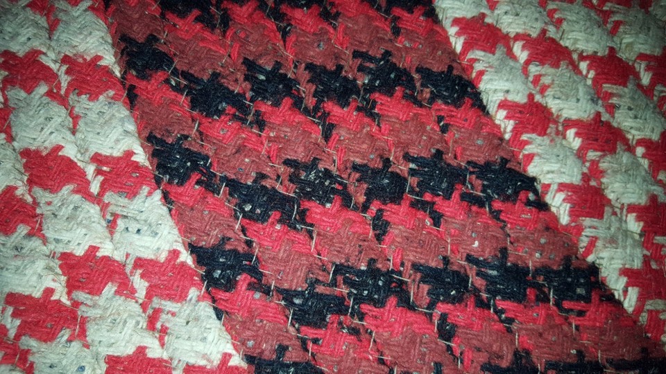 VINTAGE BRAIDED RUG ROUND LARGE RED & WHITE CIRCULAR 7ft DIAMETER | eBay