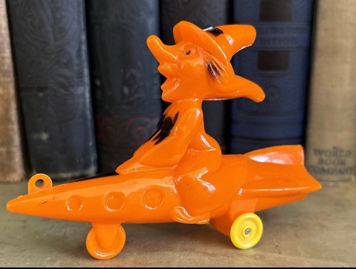 ROSBRO VINTAGE ANTIQUE HALLOWEEN PLASTIC PULL TOY WITCH ON ROCKET 4 1/4 ...