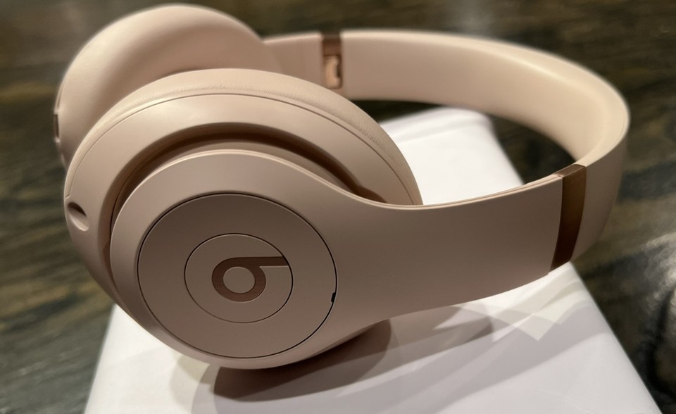 Beats Studio Pro x Kim Kardashian Bluetooth Noise Cancelling Headphones ...