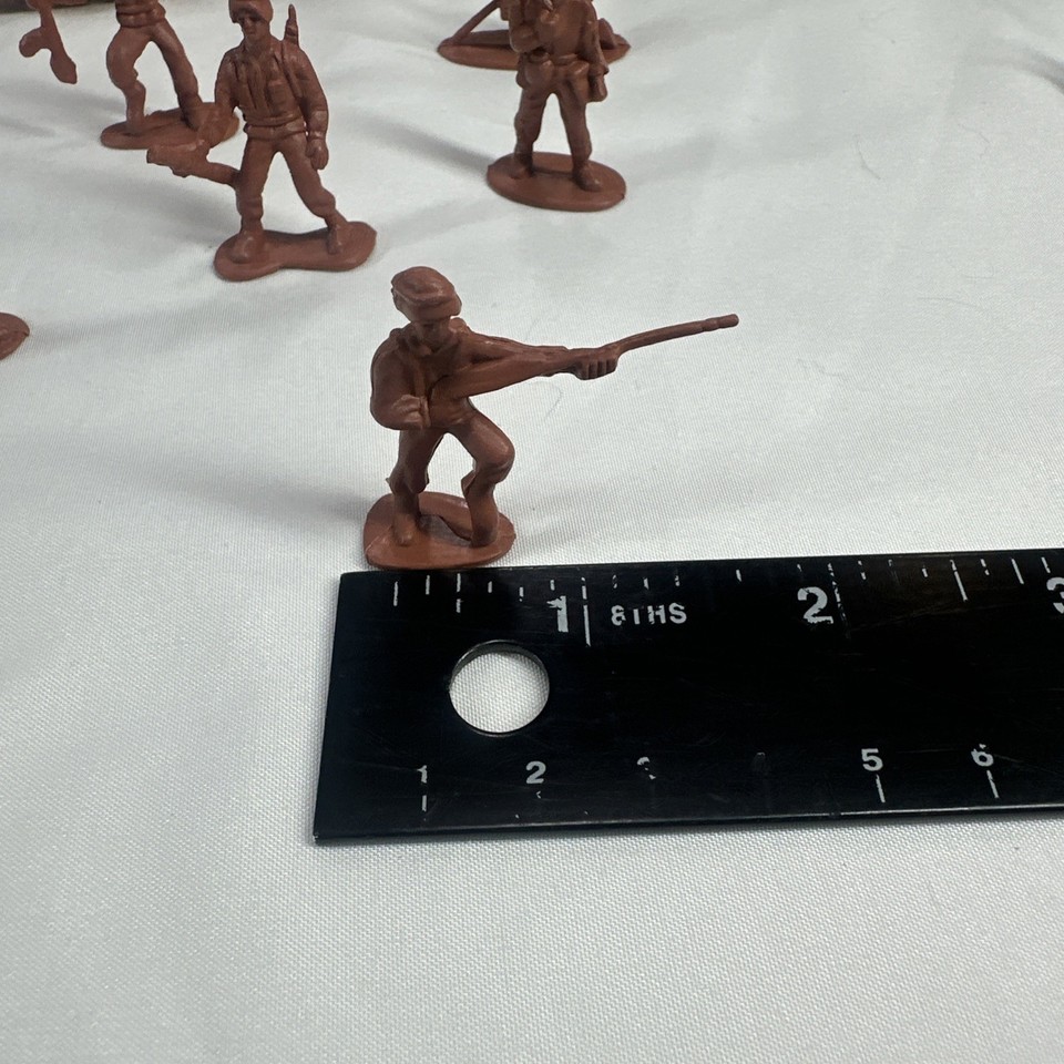 2 Schylling Retro Miniature Soldiers Box 113pc Plastic Army Men plus ...
